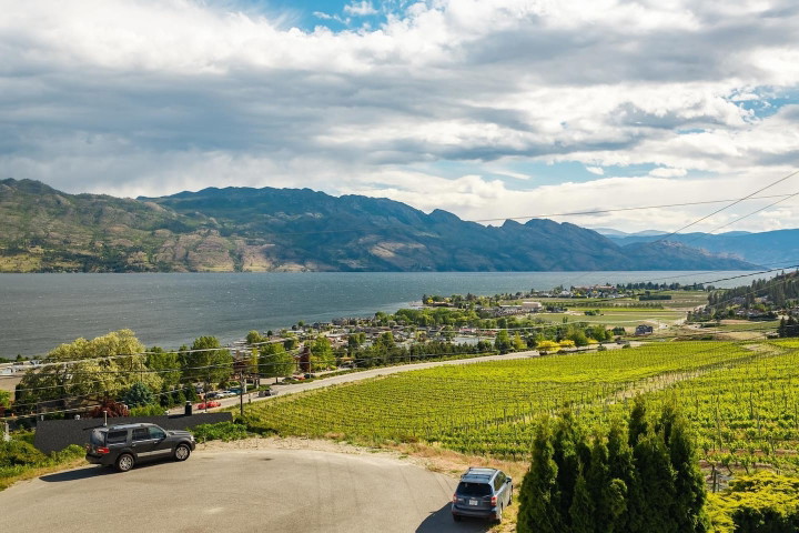 Atemberaubendes Haus Mit 180° Seeblick + Whirlpool + Feuerstelle + Billardtisch - Kelowna