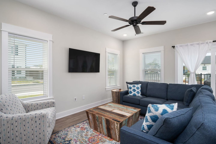The Lighthouse -Steps To Beach! Luxury Amenities! - Corolla, NC
