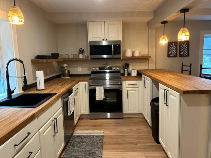 The Bow Street Abode | Charming 2br Retreat - Freeport
