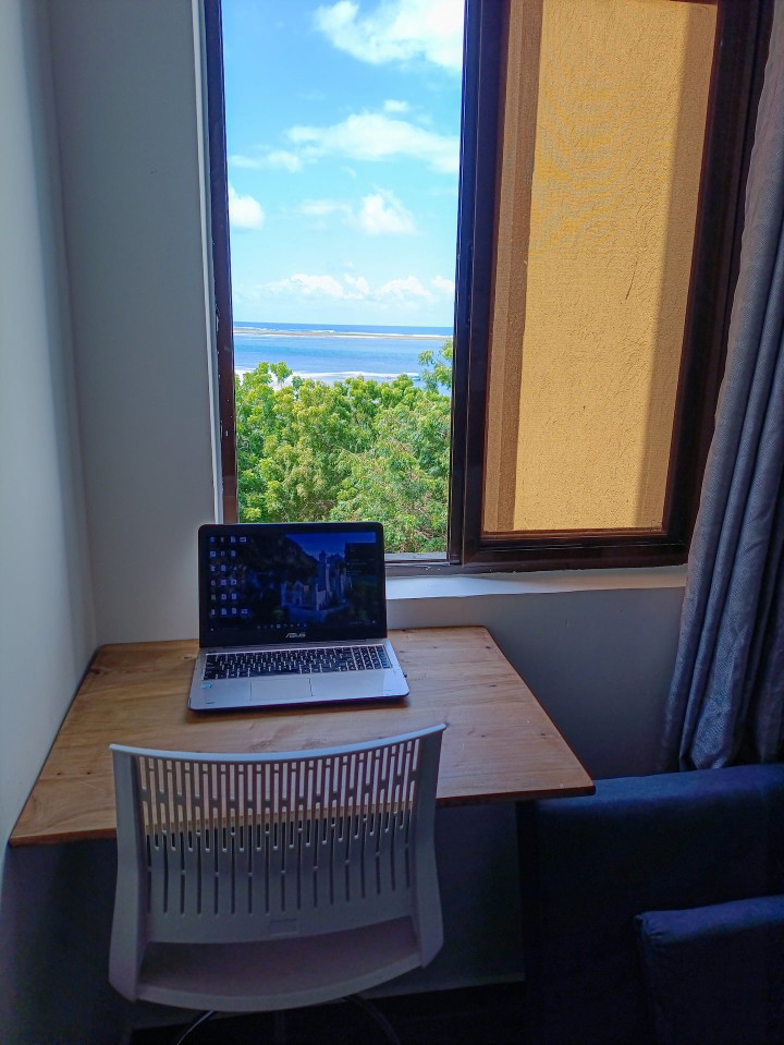Beachfront Studio (Pool, Gym, Direct Beach Access) - Mombasa