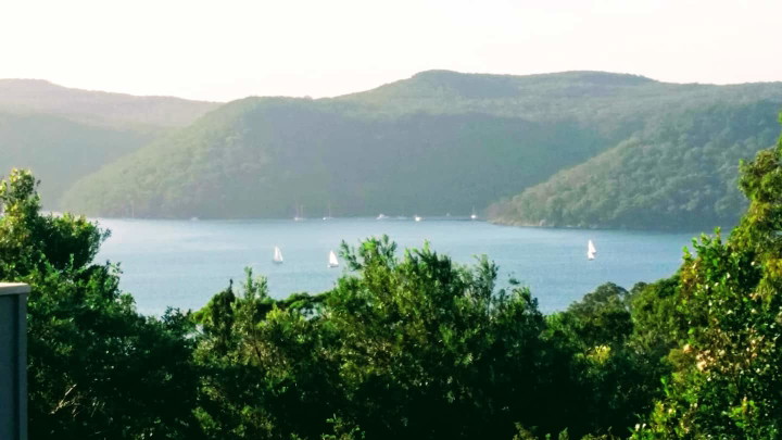 Serene Pittwater Views- Home & Away Stay Apartment - Narrabeen