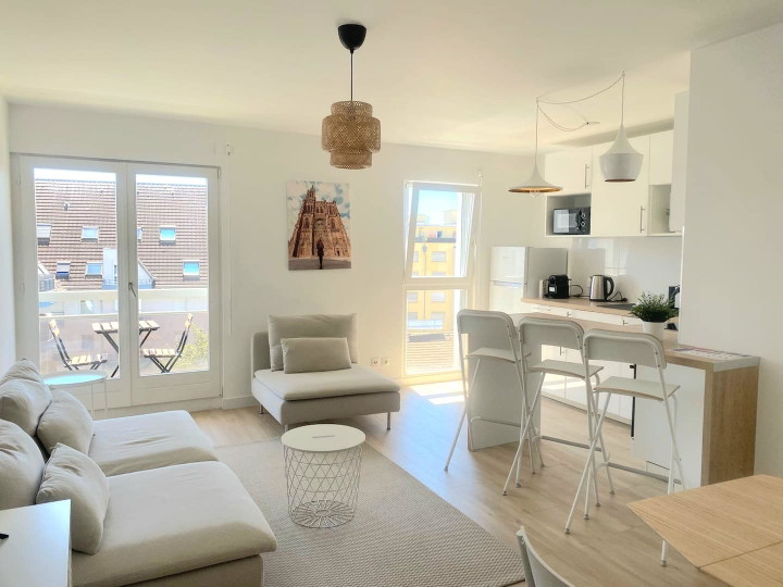 3 Pièces Lumineux Avec Balcon. Poss Parking - ストラスブール
