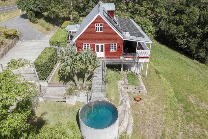 Little Red Barn In The Noosa Hinterland - Eumundi