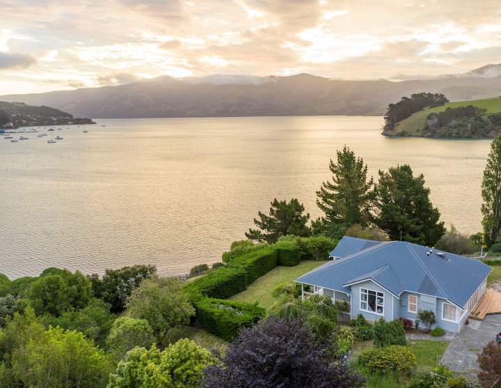 Stylish Seaview Villa Perched Above Akaroa - Akaroa