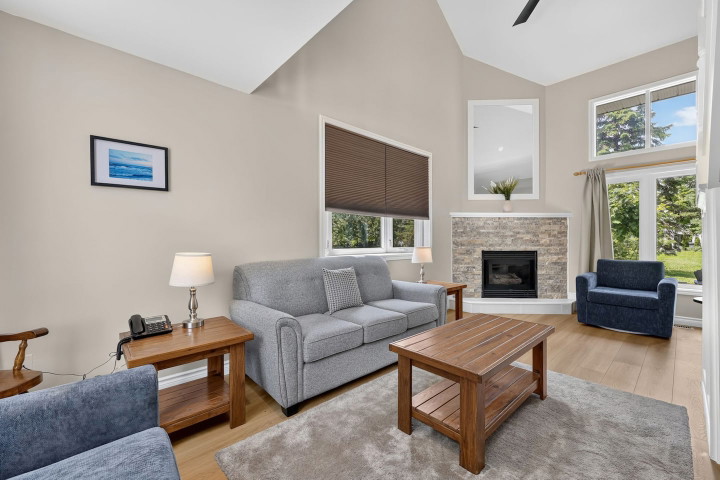 Townhomes On Trafalgar Rd W/outdoor Pool Access - Collingwood