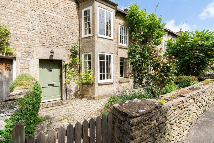 Attractive And Stylish Cotswold Cottage With Wonderful Rural Views - Pear Tree Cottage, Cherington - Nailsworth