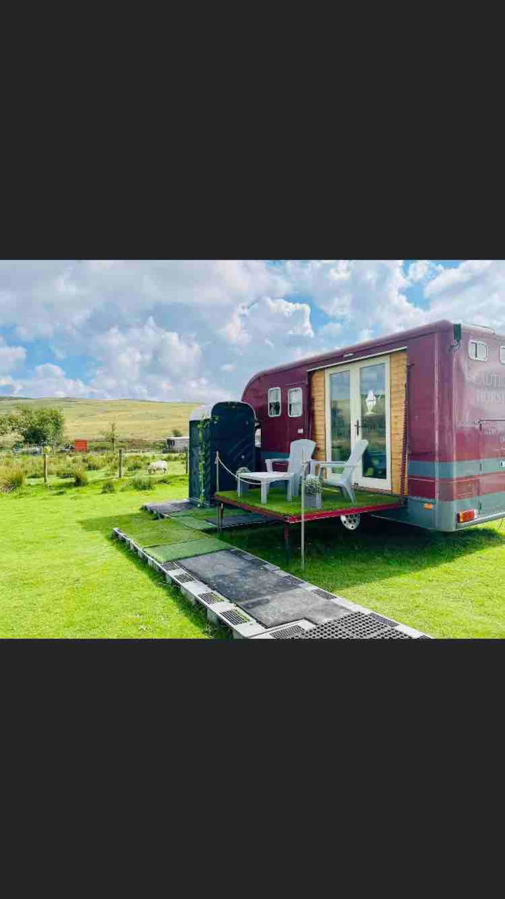 Quirky Converted Horse Lorry / Tiny House - South Wales