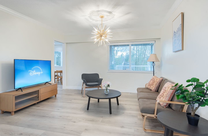 Ac Equipped Quiet & Spacious 2br Upper-level Home - Port Coquitlam