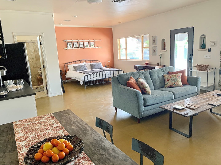 La Cabra Casita: Poolside Oasis On An Urban Farm - Chandler, AZ