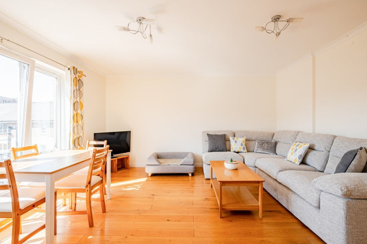 2 Bdr  2 Baths  Free Parking  Park View - 