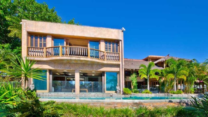 Casa Albero Via Roma Waterfront Villa - Surfers Paradise
