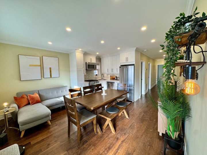 3br Cozy Home With Free 2 Parking/pet Friendly - Toronto
