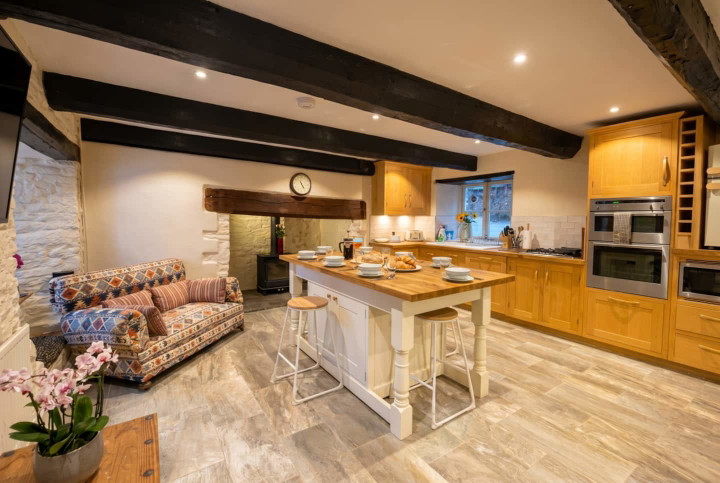 17th-century Farmhouse With Hot Tub - South Wales