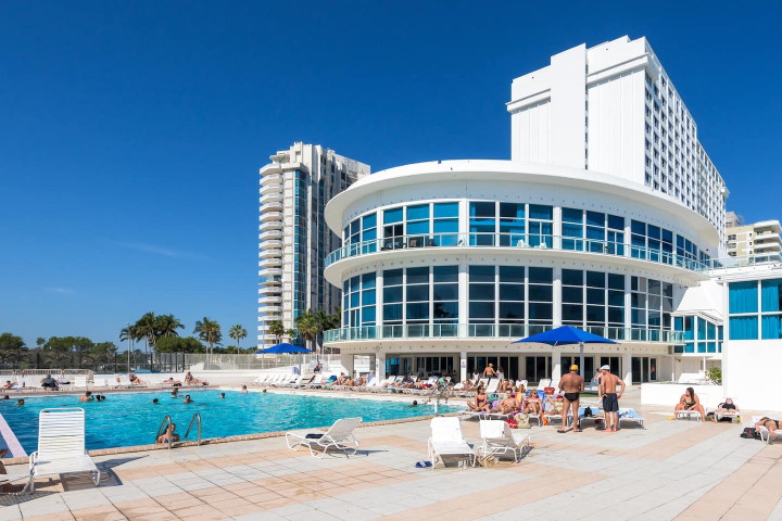 Miami Beach On Studio 506 / New Gym & Pool - Miami Beach, FL