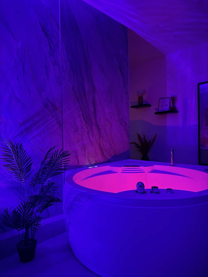 Wellnesswohnung - Whirlpool - Sauna - Duisburg