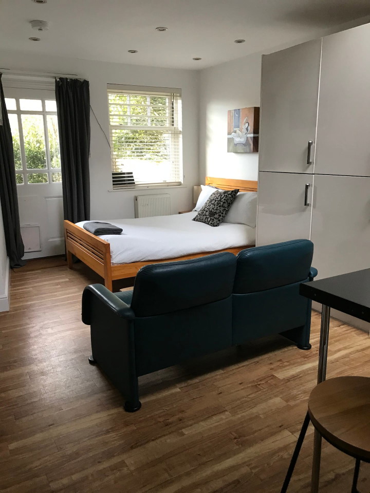 Studio - Patio, Private Entrance, Off-road Parking - イーストボーン
