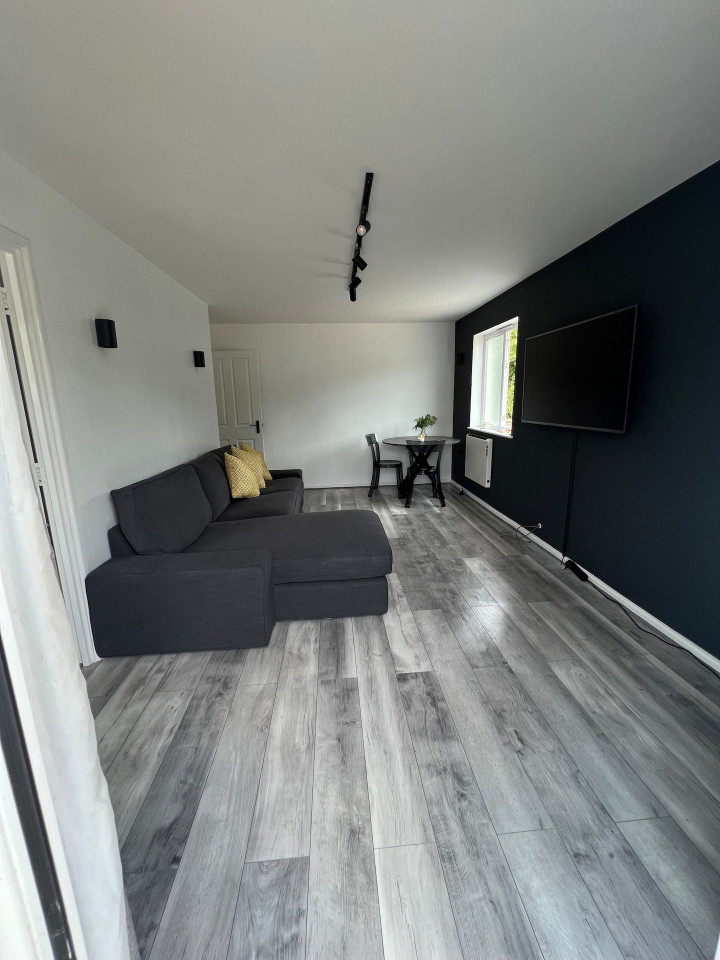 Modern Luxury Two-bedroom Apartment - Chingford