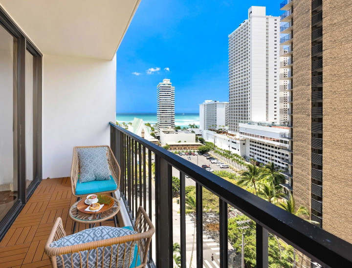 14fl Renovated Ocean View W/ Pool & Parking - Honolulu, HI
