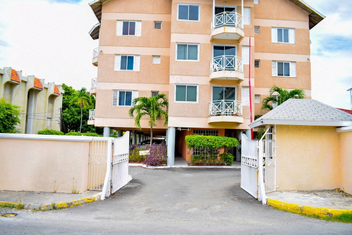 Ceegate Jay's Apartments - Kingston