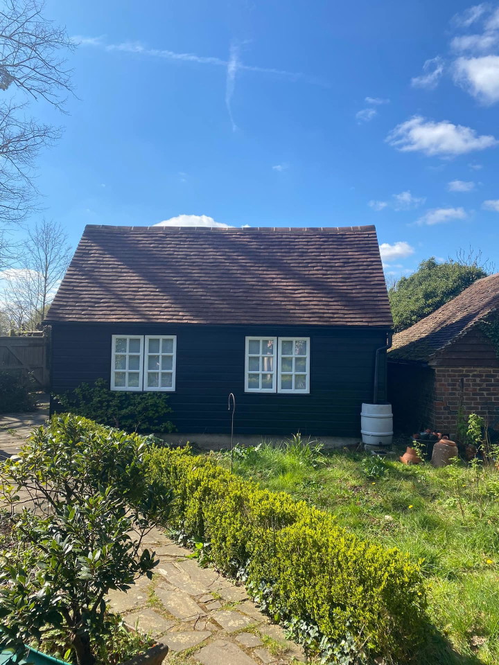 The Hut Shed - Shere