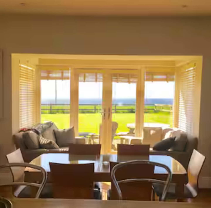 Charming Cottage With Sea Views - Tramore