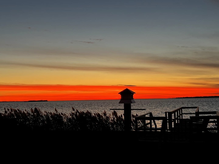 Sunset Cottage - Waterfront Getaway - Suffolk County, NY