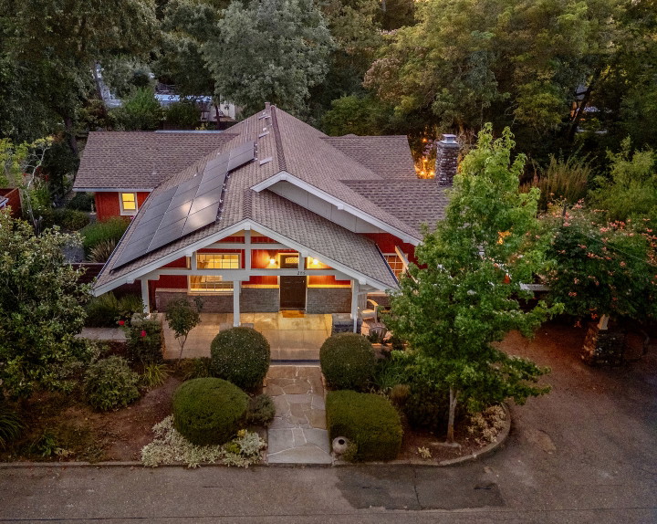 Creekside Retreat: Gorgeous Modern Farmhouse - Santa Rosa, CA