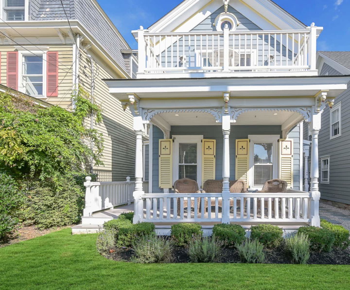 5 Bdrm, Bay Views, 1 Block To Greenport Village. - Greenport, NY
