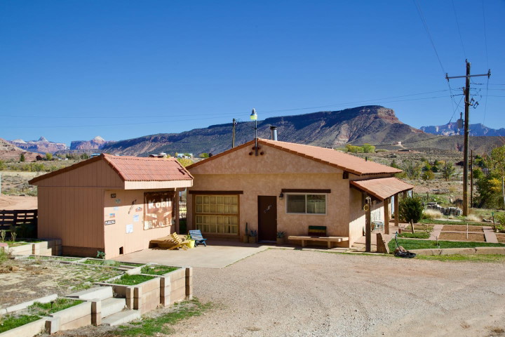 Desert Casita - Near Zion - Pet Friendly - Wi-fi - Utah