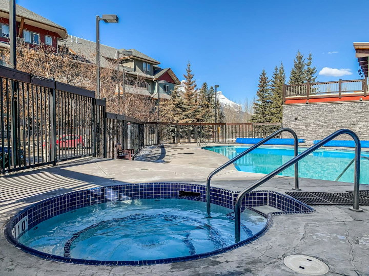 Hottubs & Pool + Kingbed Suite > Minutes To Banff - Alberta