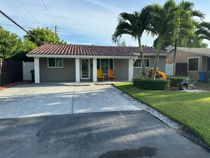 Cozy 3-bed/3-bath The Beach House. - Coconut Creek, FL