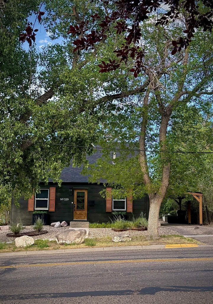 Central Cozy Cape Cod! 
"Next To Hospital" - Casper, WY
