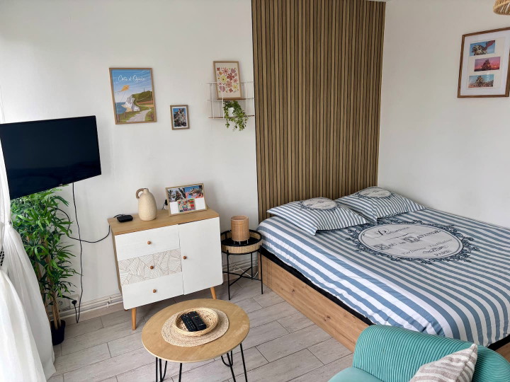 Bright Beachfront Studio With Parking - Calais