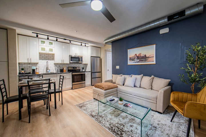 Upscale King Suite By Wholefoods - Pittsburgh, PA