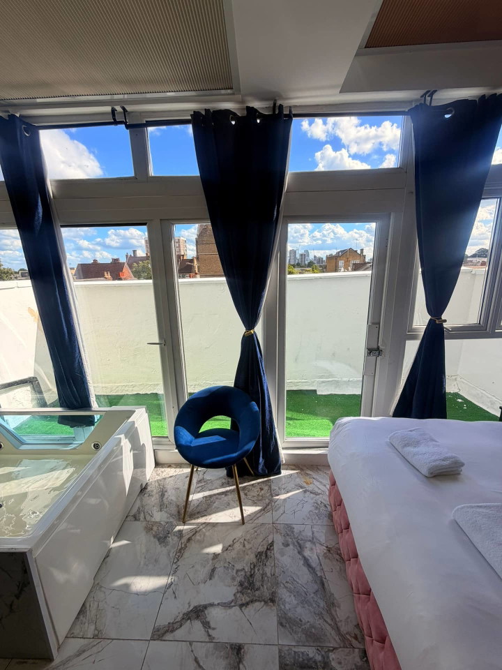Iconic Stays London Private Hot-tub Rooms - Stratford