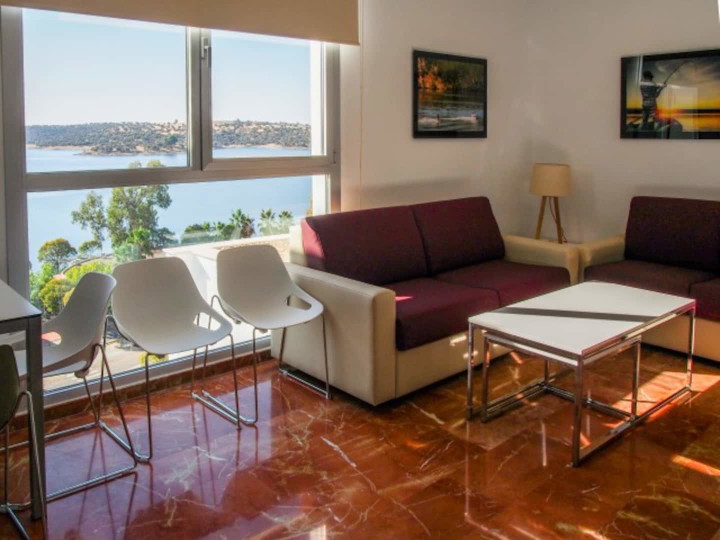 Apartamento De 2 Dormitorios, At Embalse Orellana - Campanario