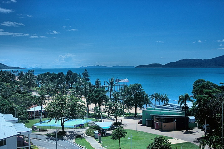 Beachfront Overlooking The Coral Sea - Townsville