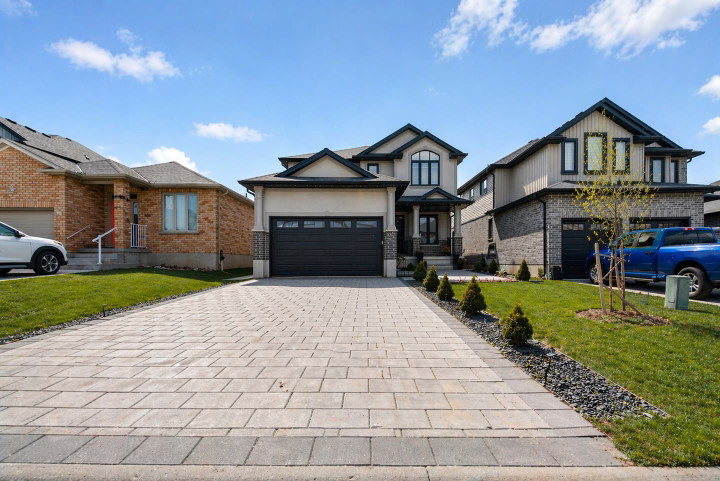 6 Beds|4ba| Pool Table |Fenced Yard+bbq|sleeps 12 - London