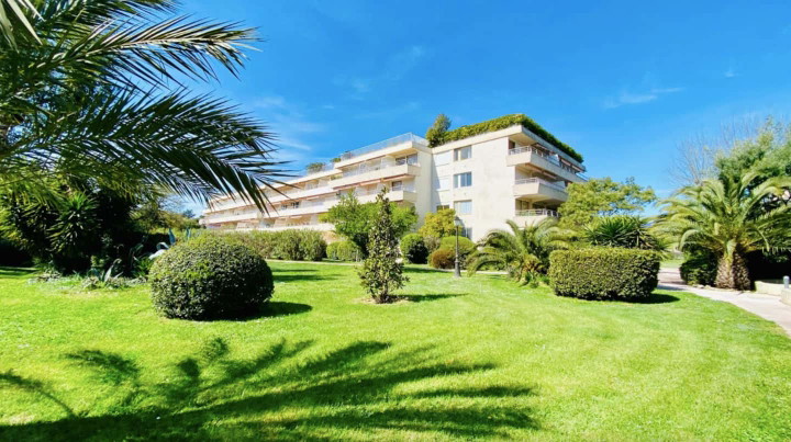 Beautiful Studio With Shared Pool - Saint-Tropez