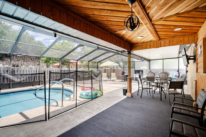 Heated Pool Oasis | Family Retreat | Sleeps 8 - Zephyrhills, FL