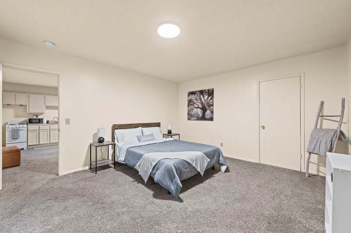St. Joseph 1br Apt W/ Workspace Wifi Near Downtown - Saint Joseph, MO