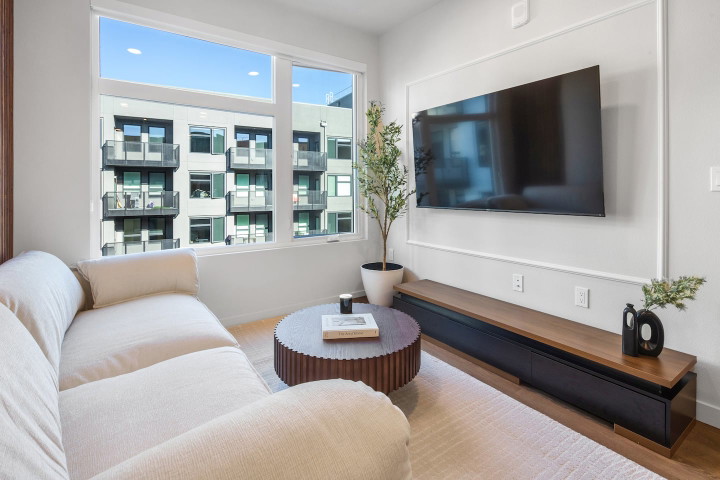 Modern Santa Clara Condo | Pool, Gym & Parking - San Jose, CA