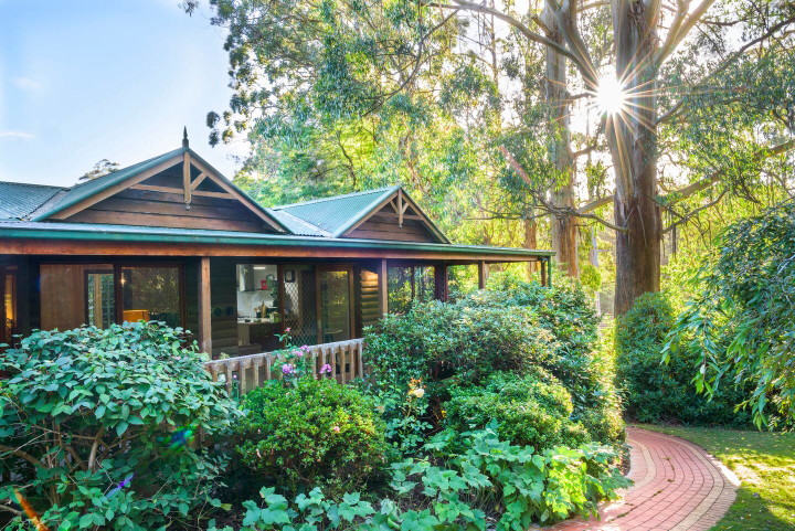 Botanica Retreat - Sweet Cabin With Vintage Furnishings, In Gorgeous Gardens Overlooking Magnolias And Rhododendrons. - Melbourne