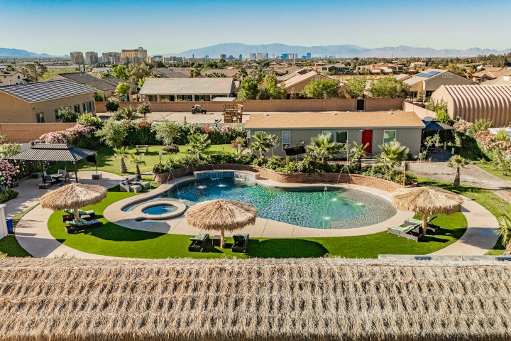 Weddings+events Welcomed!5 Min 2 Strip! Sleeps 40+ - Las Vegas, NV
