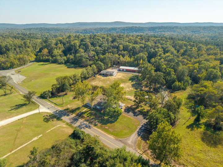 Smallville Farm Retreat * Sleeps 29 - Hot Springs, AR
