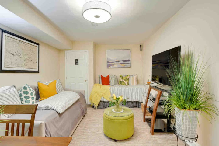 Beautiful 4br/3.5b Townhome Retreat + Free Parking - Towson, MD