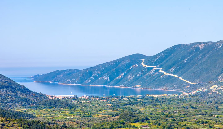 Peaceful Flat With Great View Over Vasiliki's Bay - Lefkada