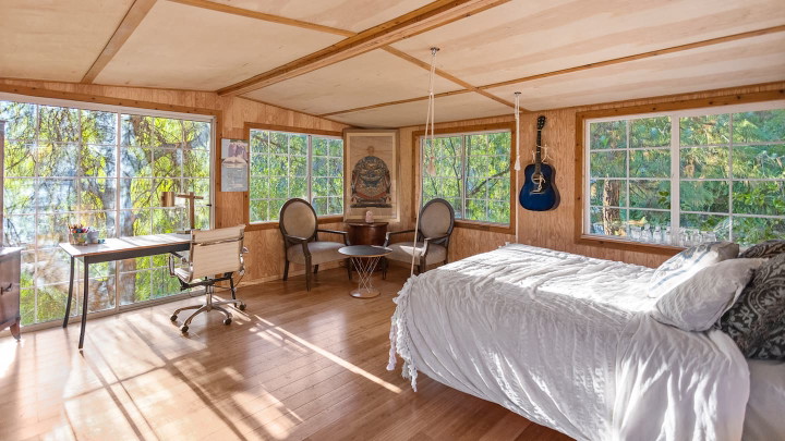Beaus Soul Cabin In The Trees . - Calabasas, CA