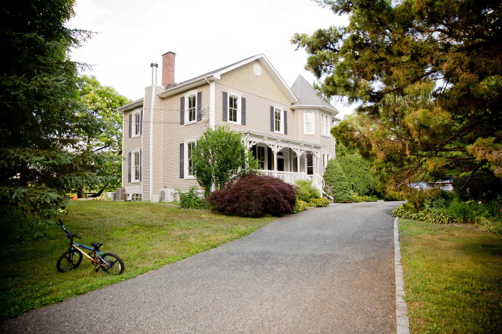 Creekside Farmhouse | 4br + 2br Apt | Pool & Sauna - Poughkeepsie, NY