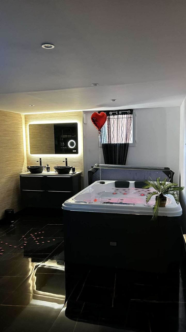 Villa With A Jacuzzi And Spa - Les Pennes-Mirabeau